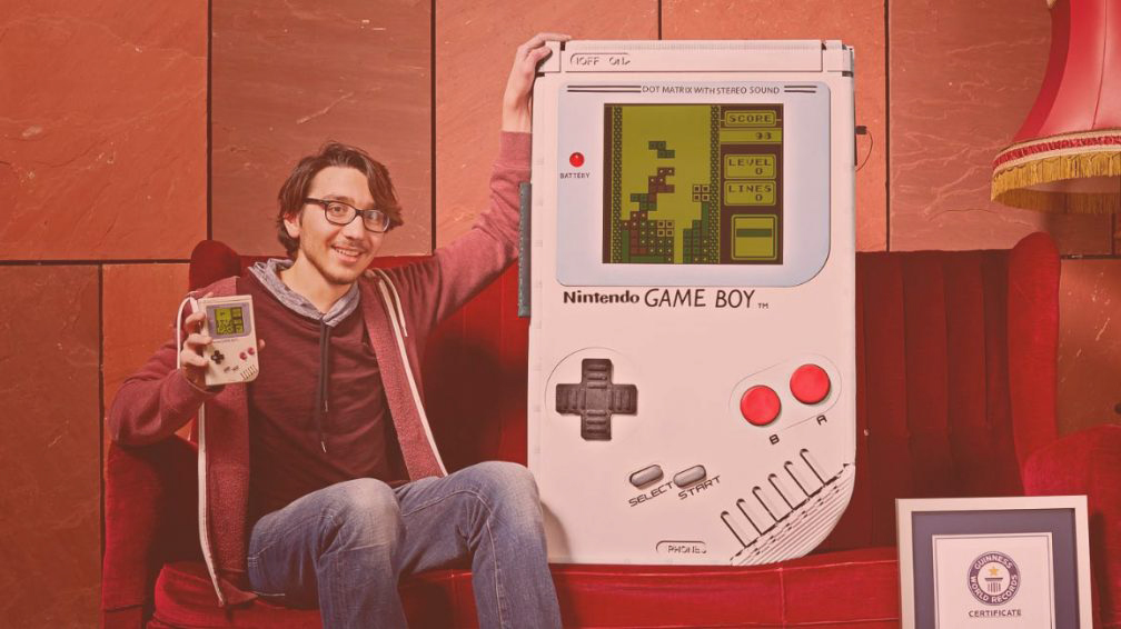 Game Boy gigante consigue Record Guinness - Geekness - Contagiando ...